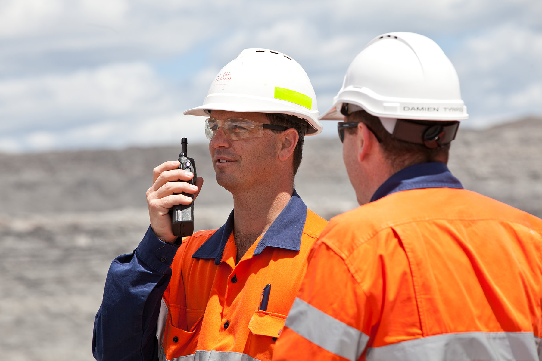 Construction Two-Way Radios: Features to Look For | Implecho